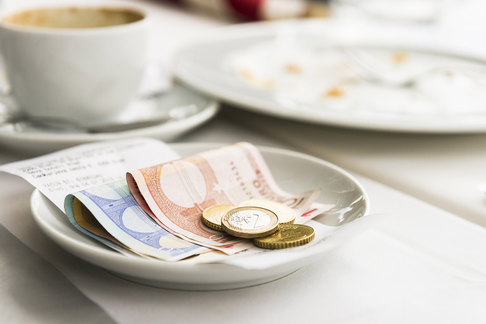 Tips For Tipping On Your Business Travels - Gray Dawes Travel